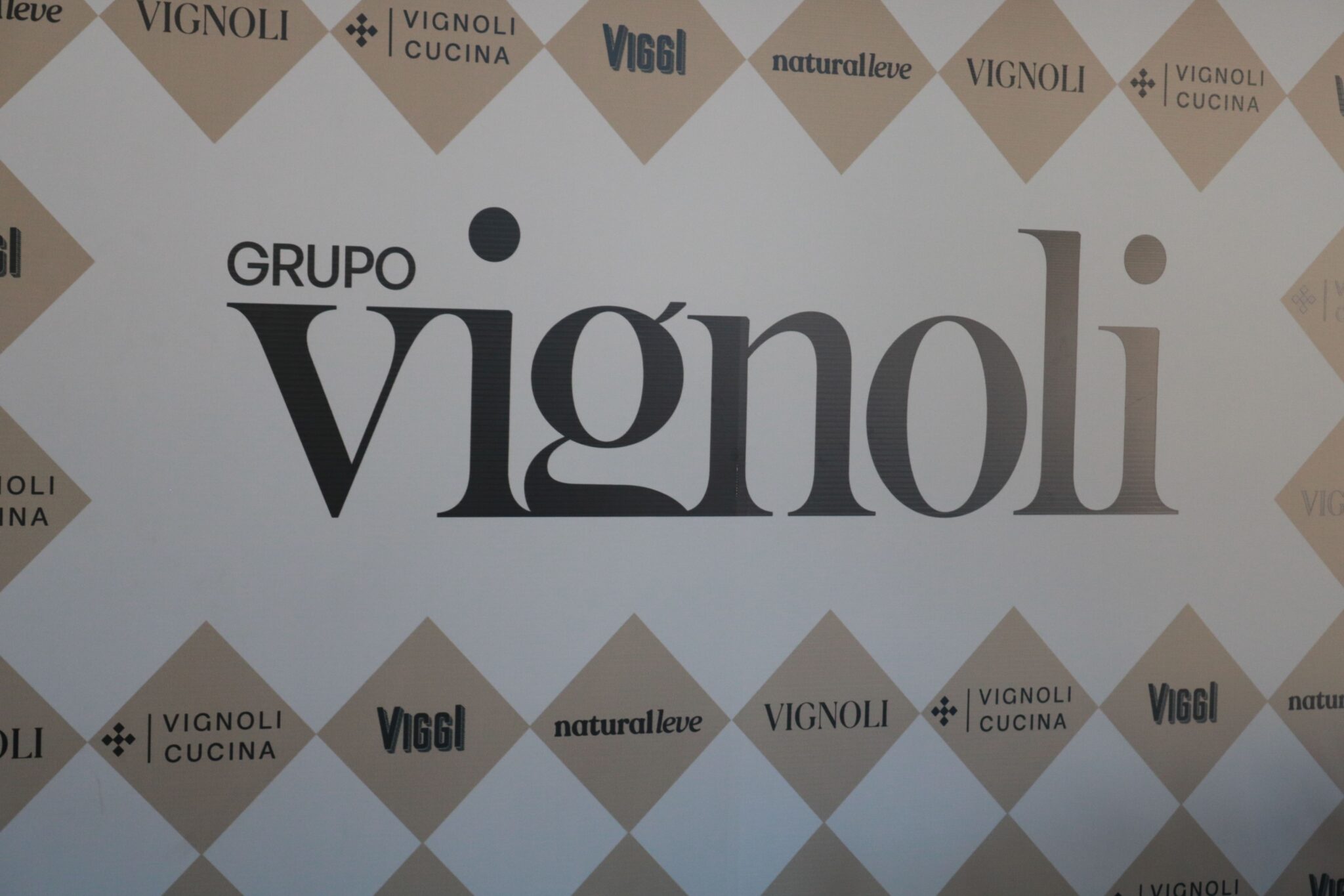 Grupo Vignoli realiza evento com colaboradores em comemoração aos 20 ...